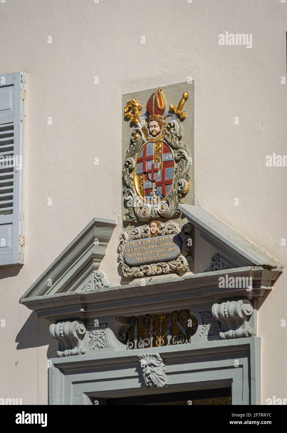 Ornate coat of arms hi-res stock photography and images - Alamy