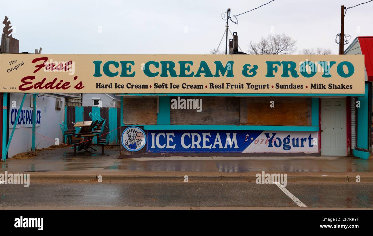 Boarded up storefronts hi-res stock photography and images - Alamy