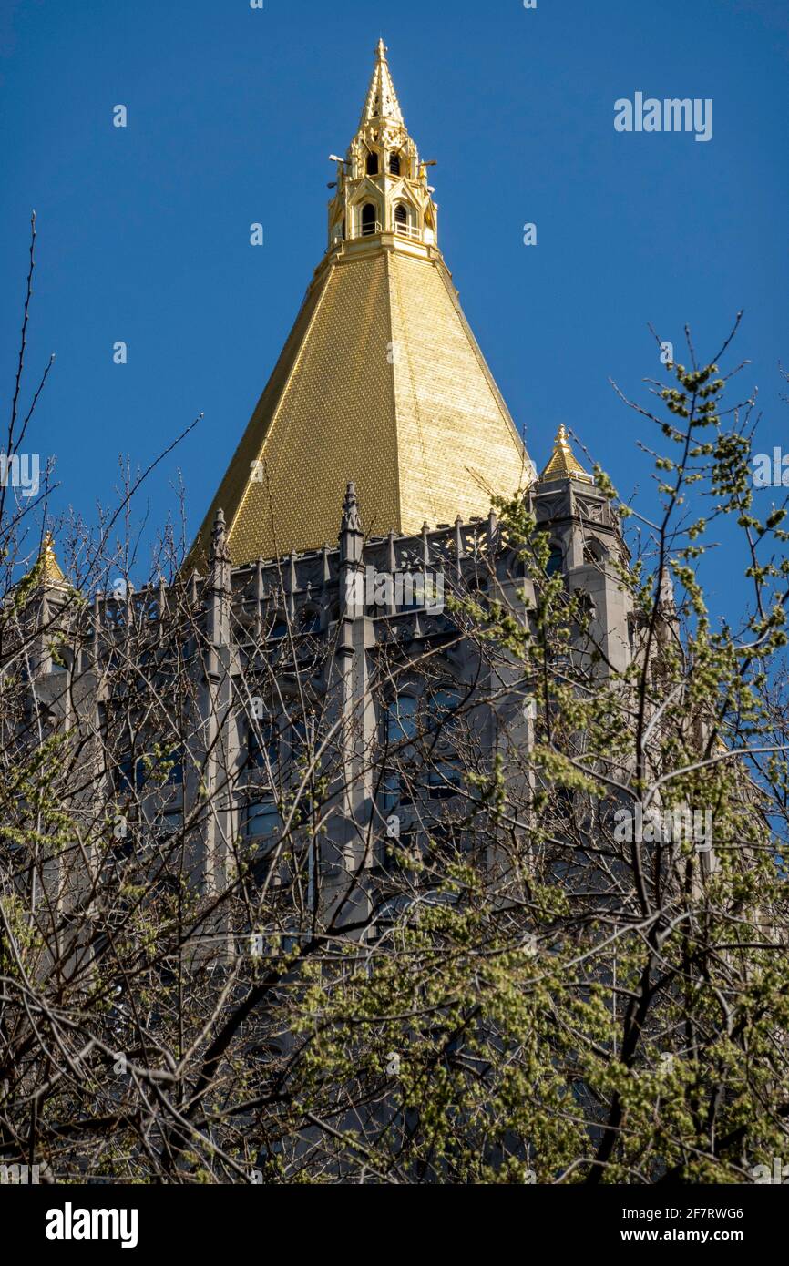 New york life insurance building hi-res stock photography and images ...