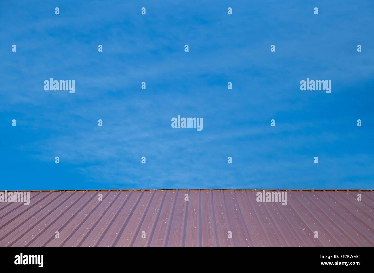 Blue roof barn hi-res stock photography and images - Alamy