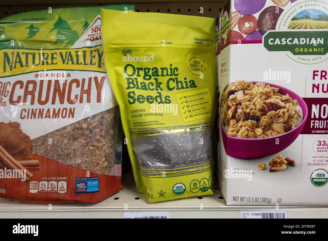 Black bag chain hi-res stock photography and images - Alamy