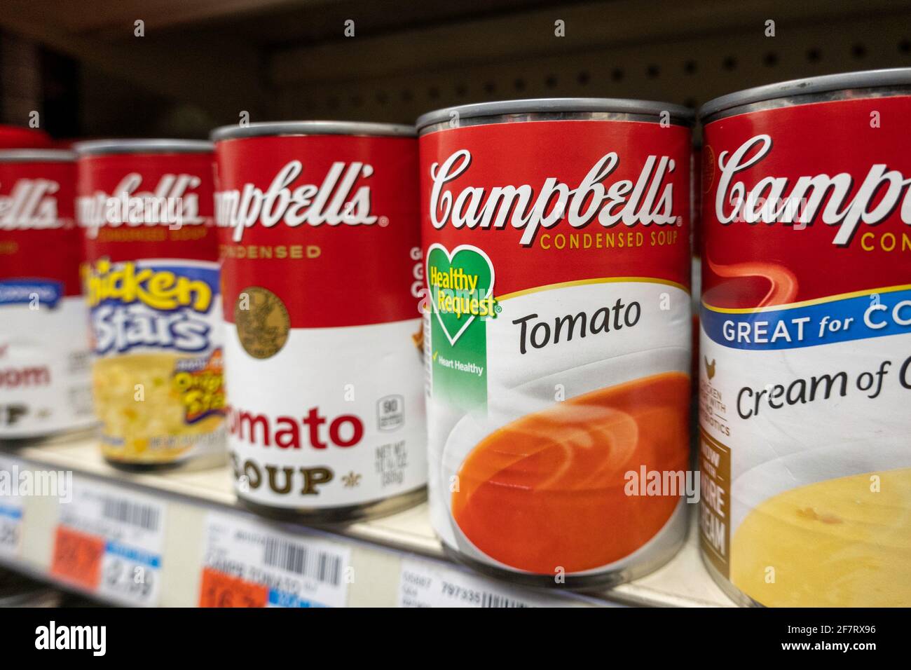 Chicken grocery store packaged hi-res stock photography and images - Alamy