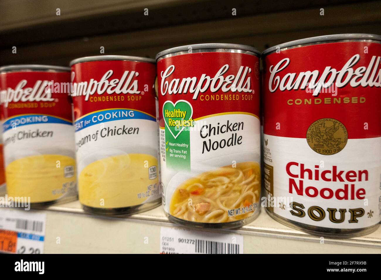 Packaged chicken grocery store hi-res stock photography and images - Alamy