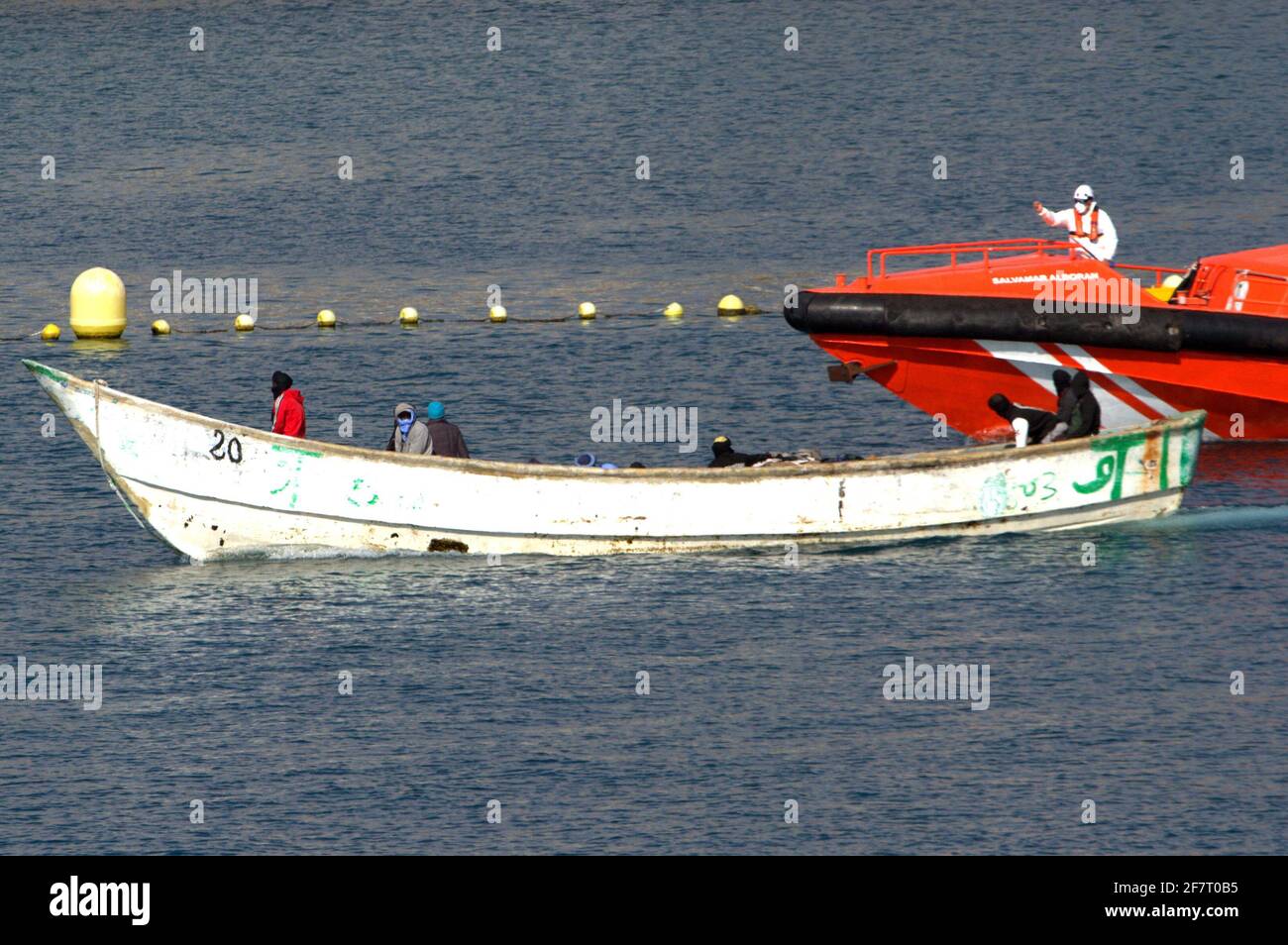 The Salvamar Alborán boat has escorted a cayuco with thirteen sub ...