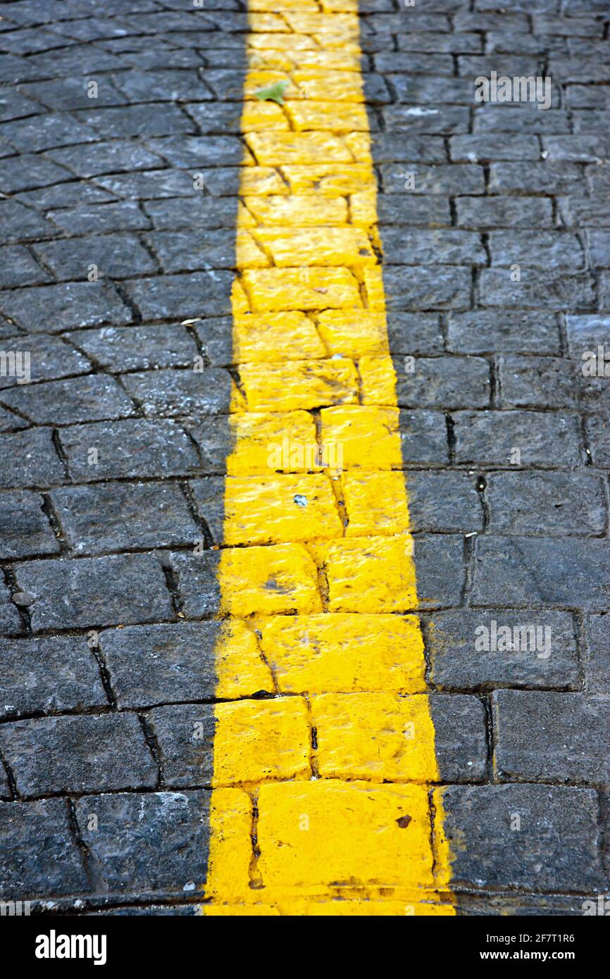 No parking yellow line hi-res stock photography and images - Alamy