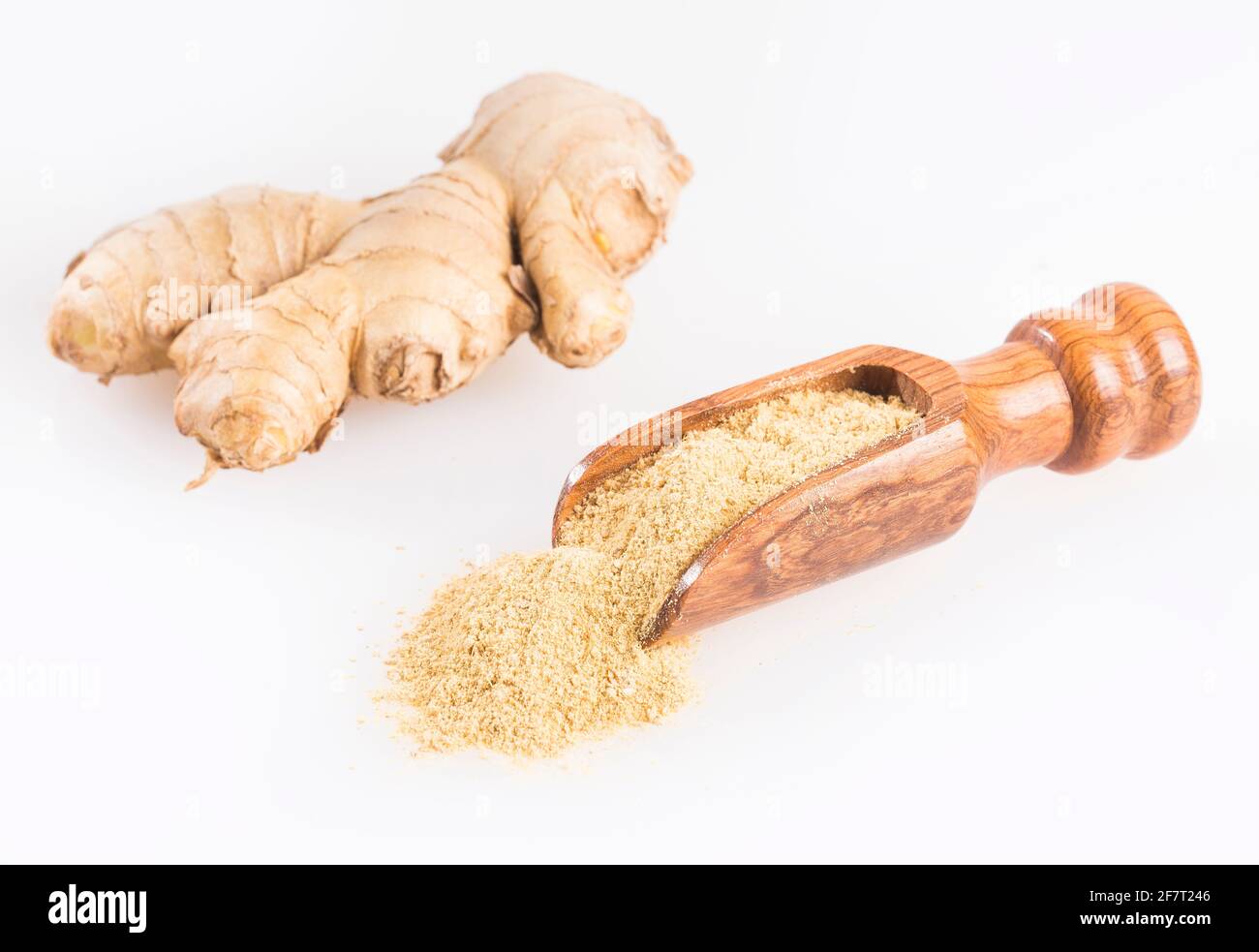 Ginger root and ginger powder - Zingiber officinale Stock Photo - Alamy