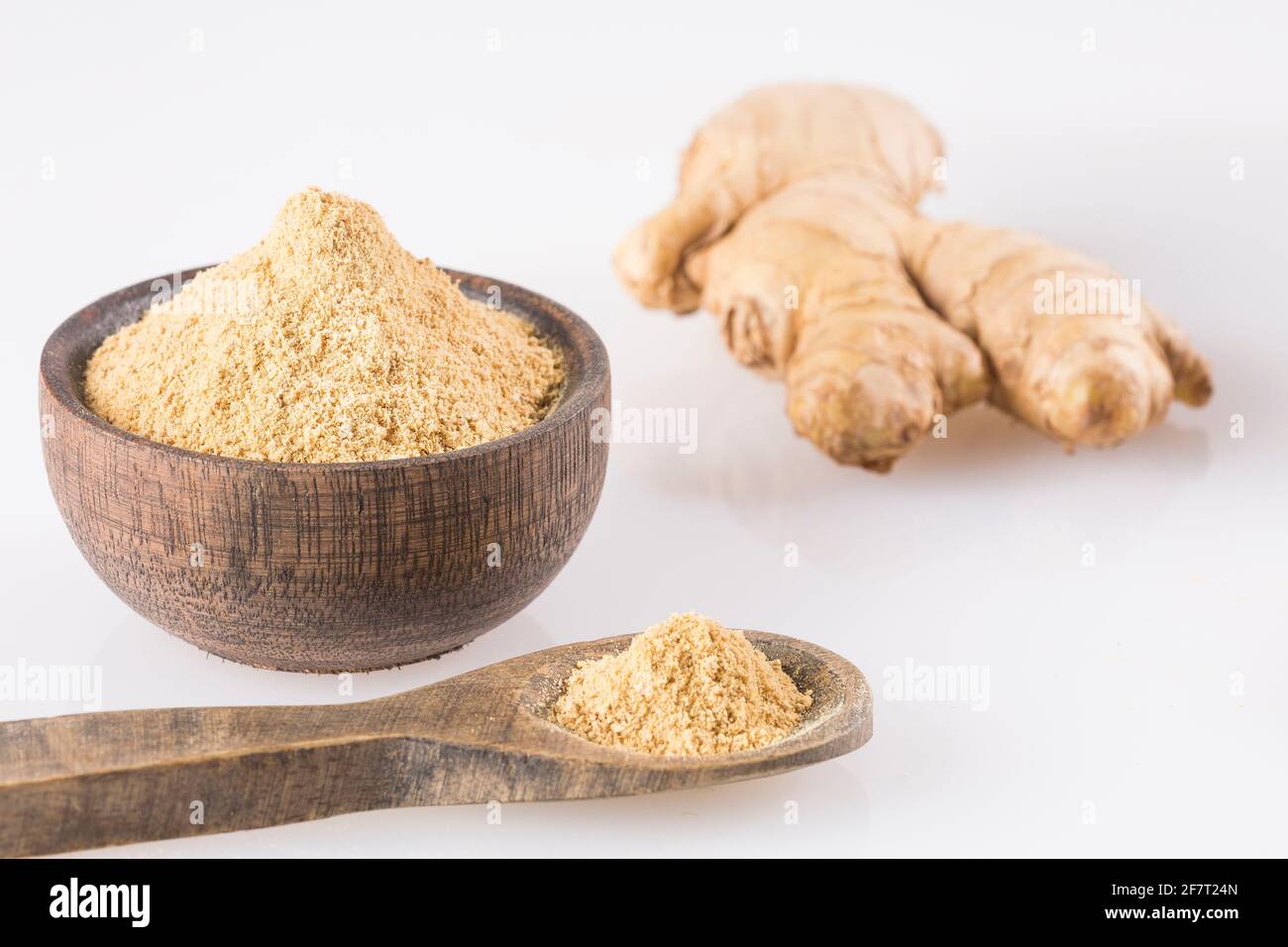 Fresh ginger root and ground ginger spice - Zingiber officinale Stock ...