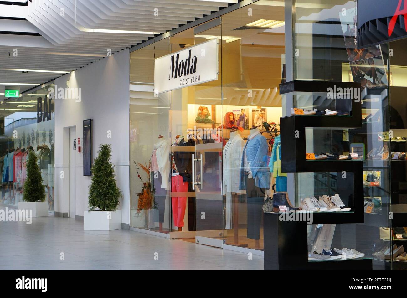 Moda exterior hi-res stock photography and images - Alamy
