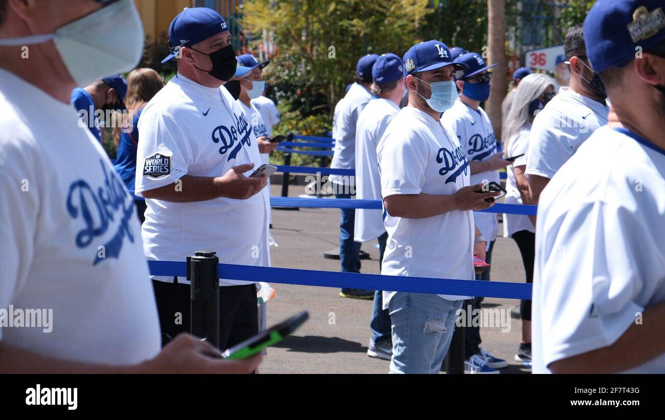 Los angeles dodgers fans hi-res stock photography and images - Alamy