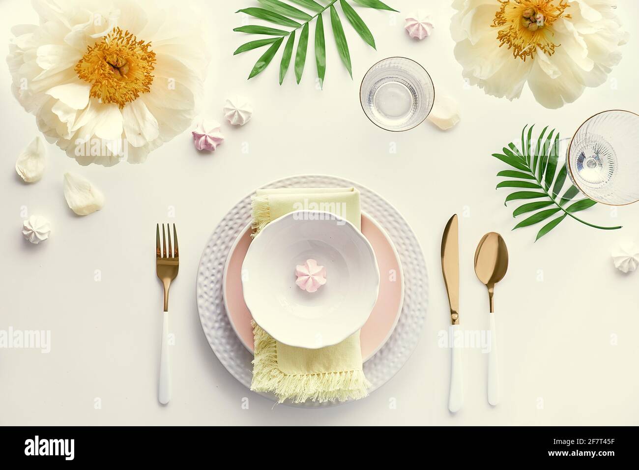 Setup flowers hi-res stock photography and images - Alamy