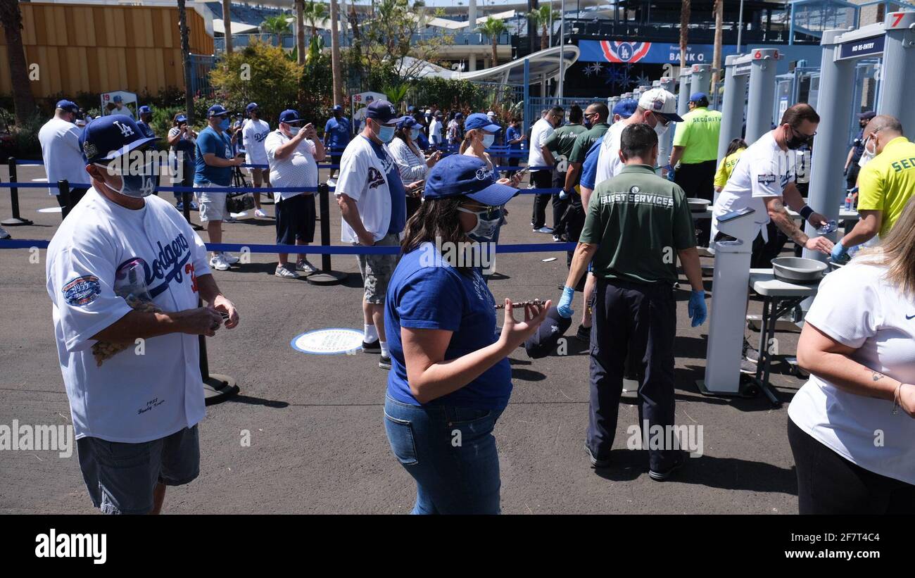 Los angeles dodgers fans hi-res stock photography and images - Alamy