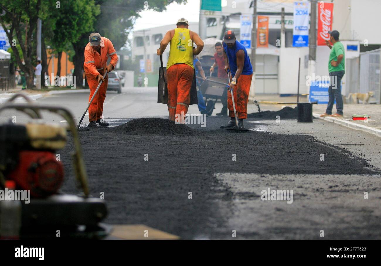 salvador, bahia / brazil - december 29, 2013: Officials make asphalt ...