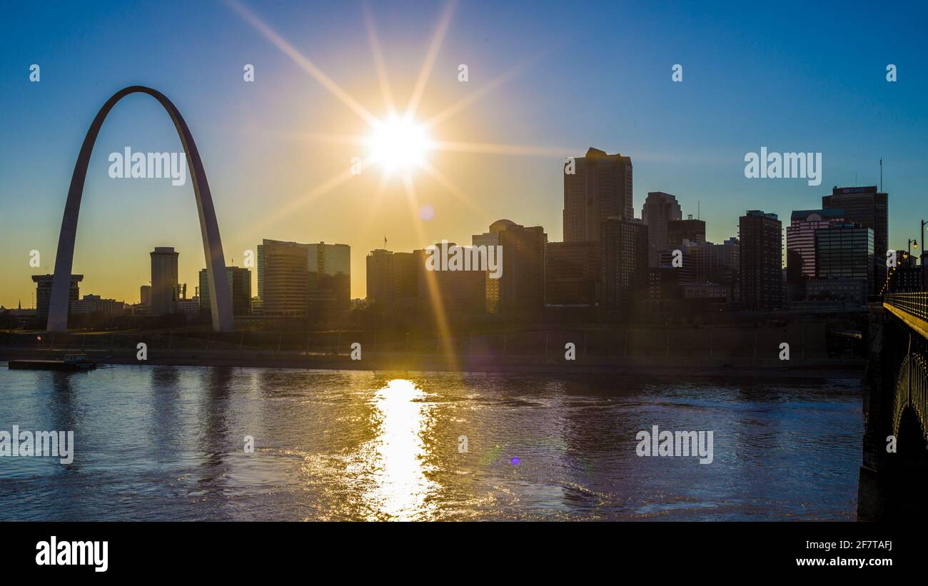 St louis skyline hi-res stock photography and images - Alamy