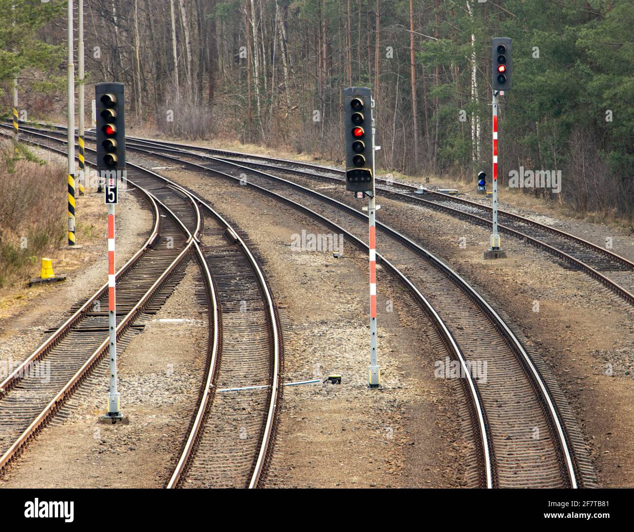 Traffic lights before railway hi-res stock photography and images - Alamy