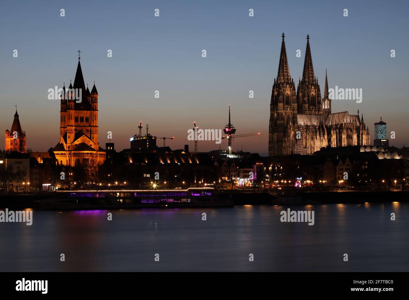 skyline of cologne at night Stock Photo - Alamy