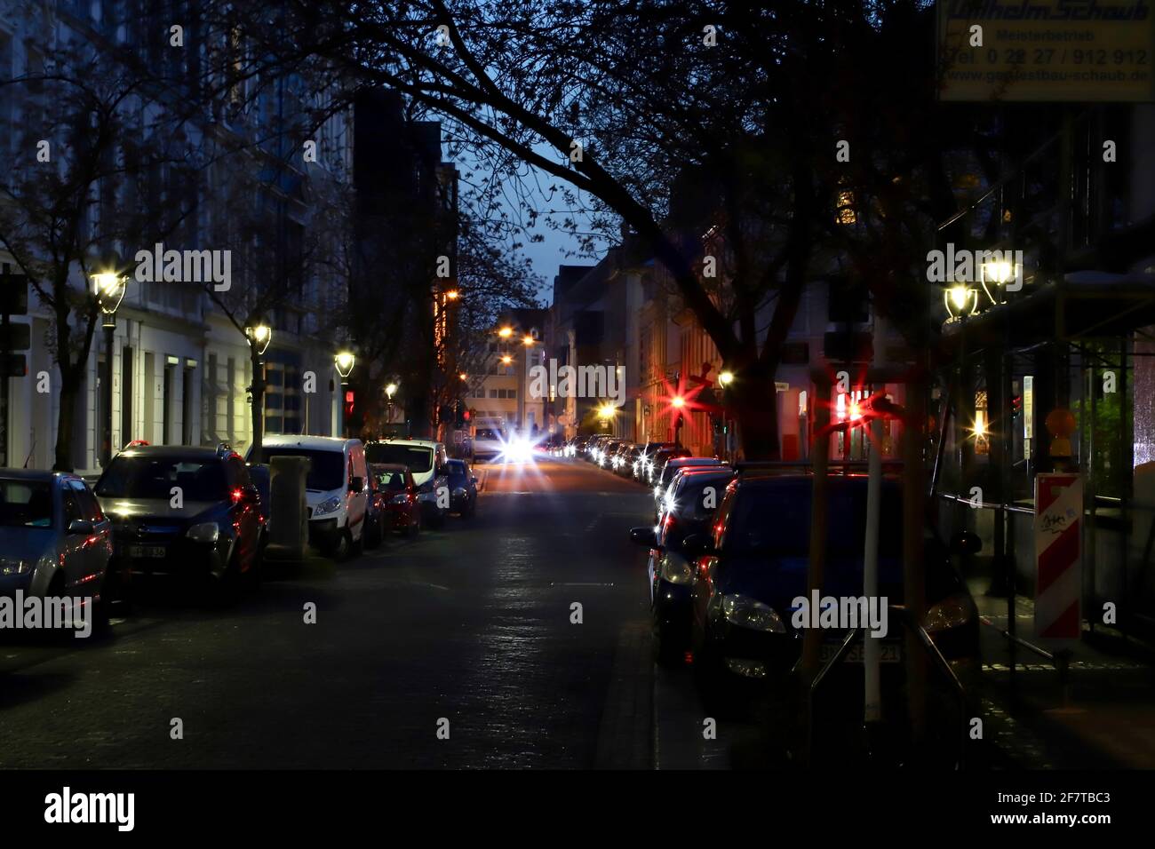 night time city street Stock Photo - Alamy