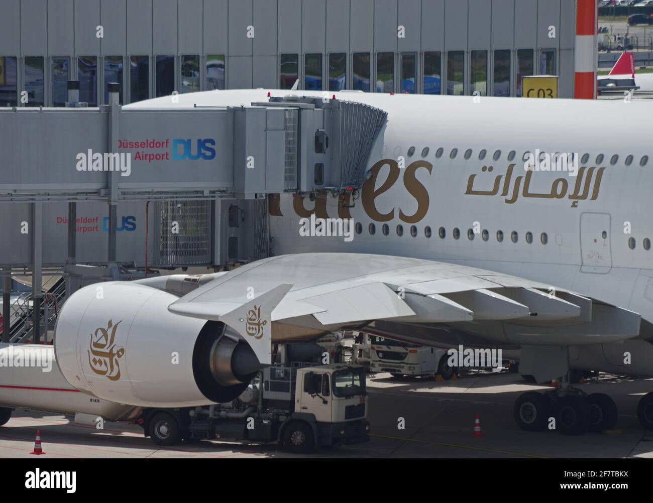 Emirates a380 boarding gate hi-res stock photography and images - Alamy