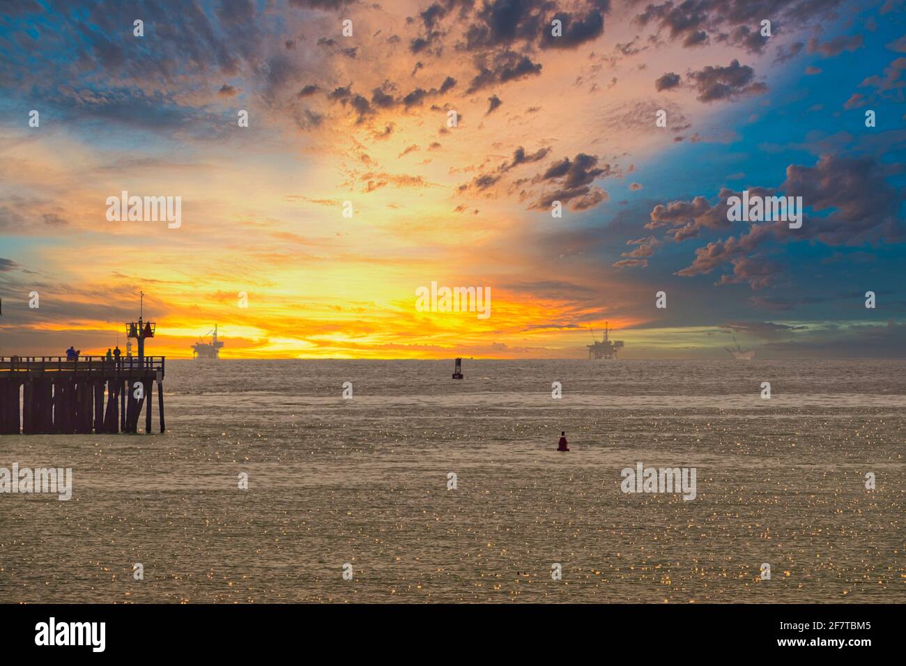 Santa barbara oil rigs hi-res stock photography and images - Alamy