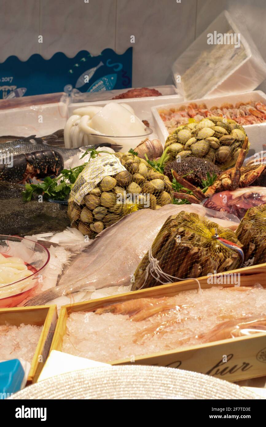 Sea fishes on the counter in a fish shop Stock Photo - Alamy