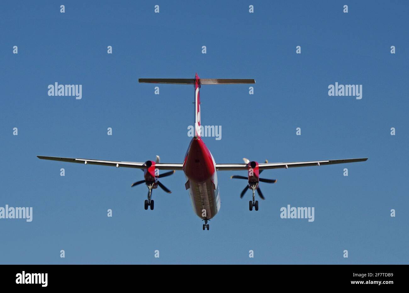 Bombardier dash 8 q400 hi-res stock photography and images - Alamy