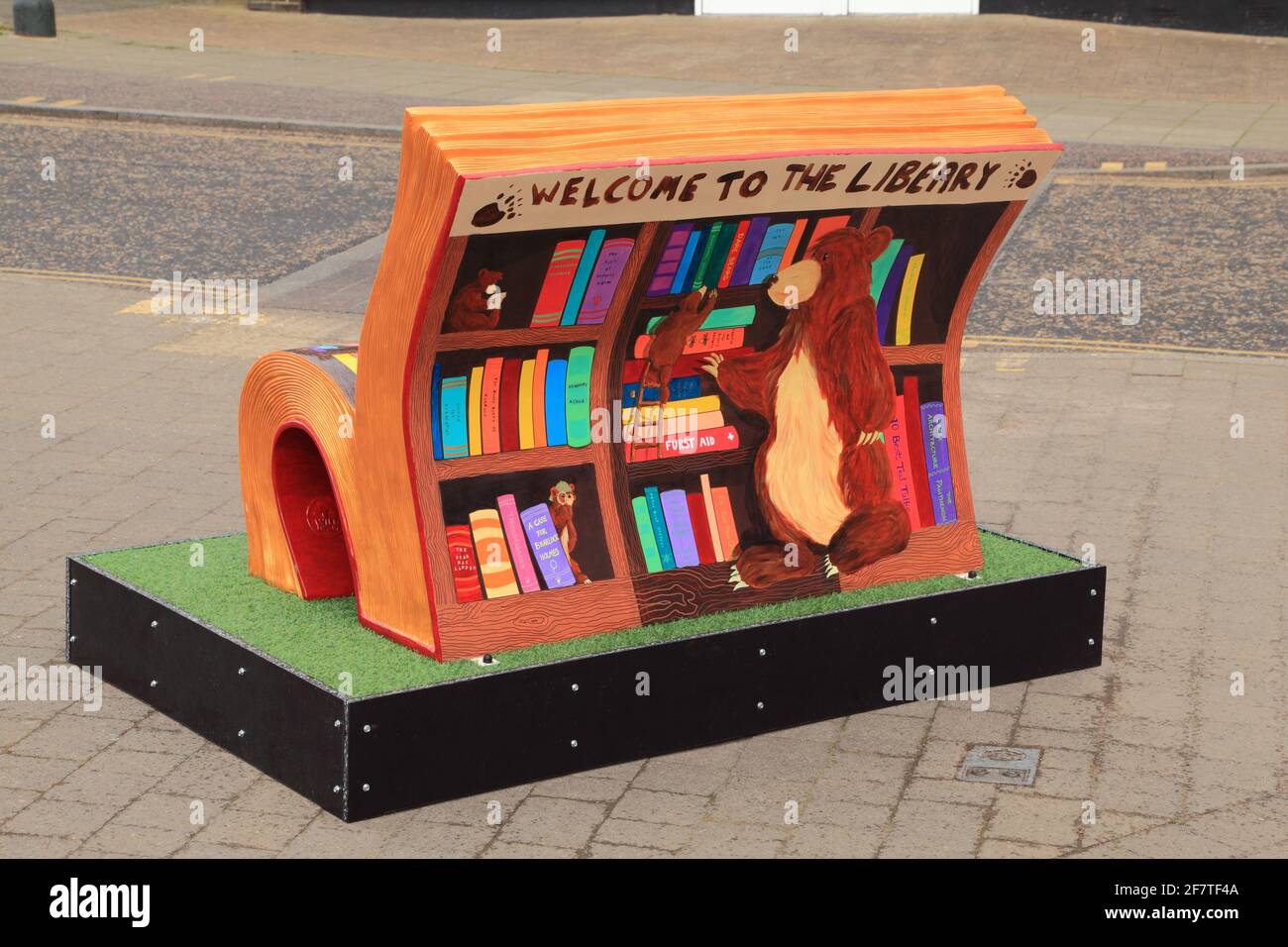 Book shaped bench hi-res stock photography and images - Alamy