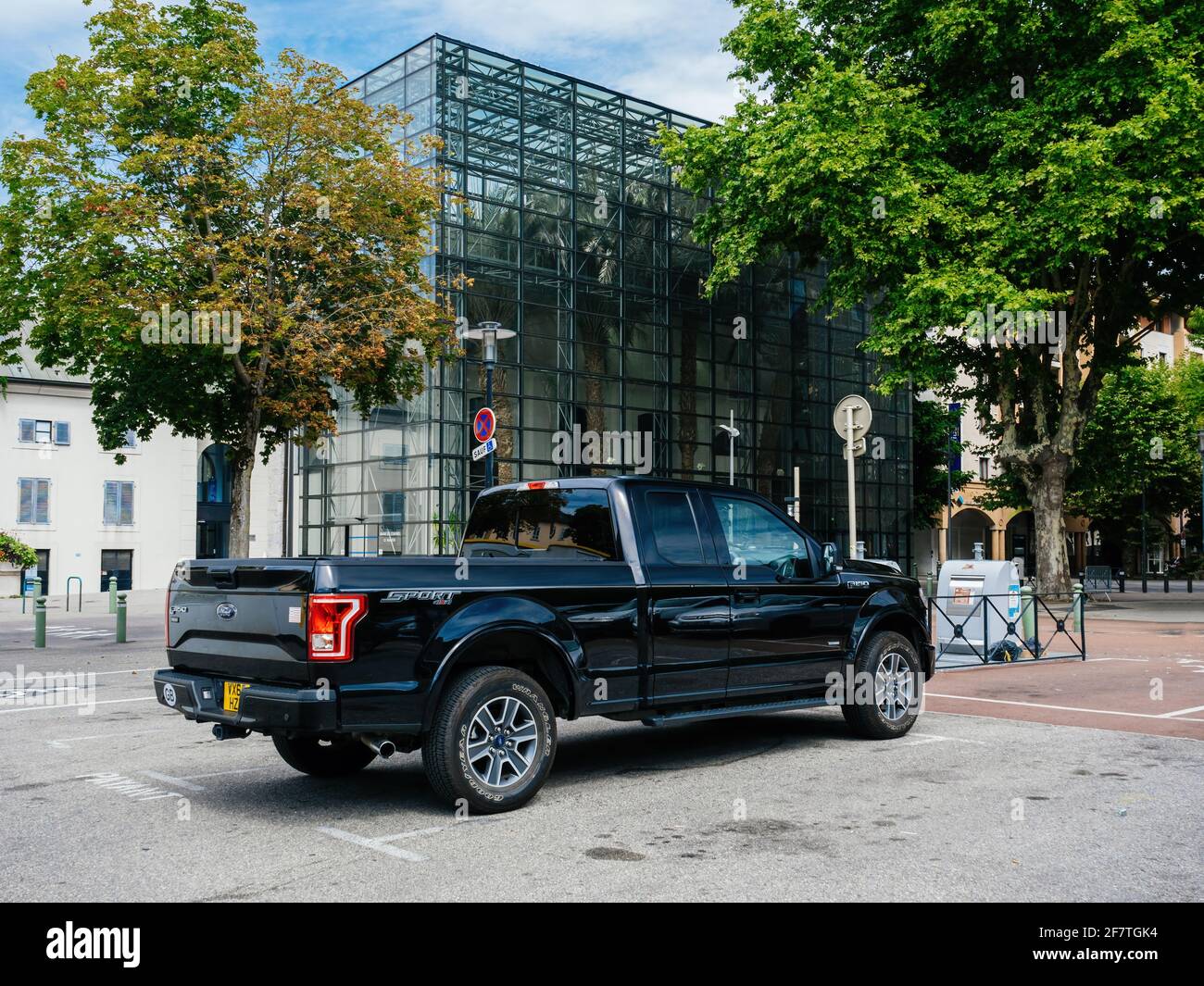 Full size pickup hi-res stock photography and images - Alamy