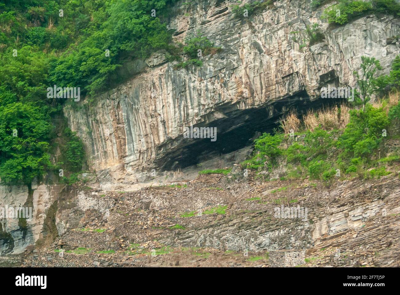 Yangtze River, Xiling Gorges, China - May 6, 2010: Xiangxicun region in ...
