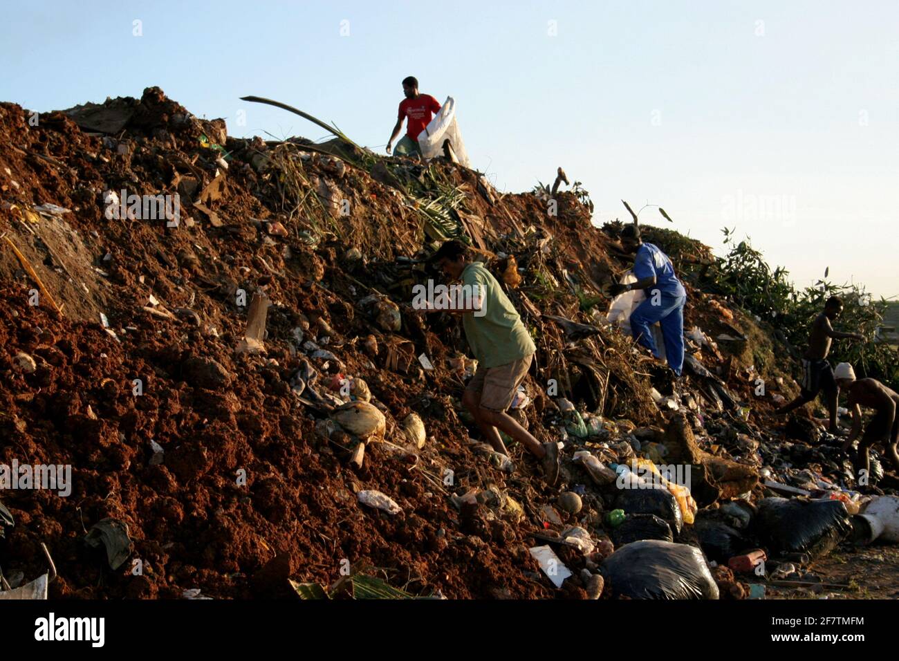Informal waste pickers hi-res stock photography and images - Alamy