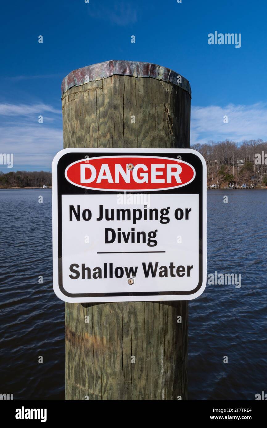 Warning sign no jumping diving hi-res stock photography and images - Alamy