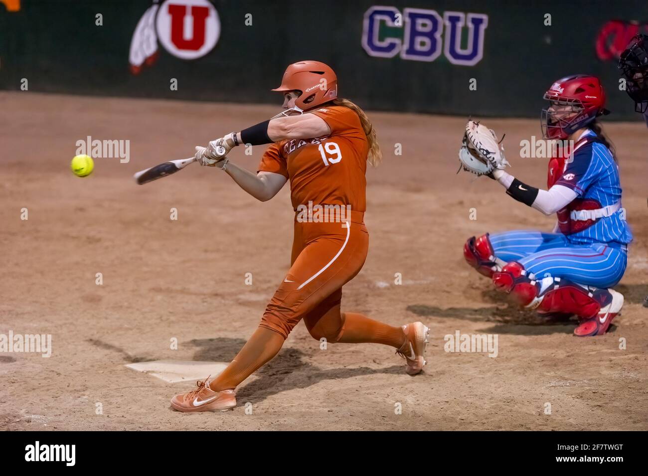 The Texas Longhorns Woman´s Softball Team Faces Off Against The Ole ...