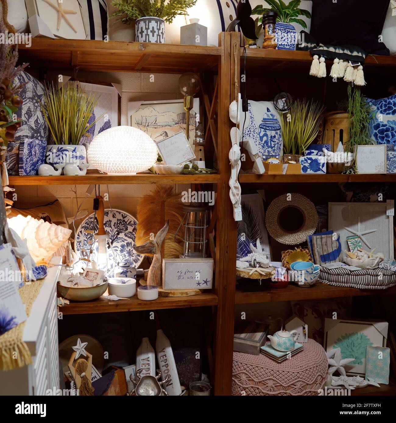 Home selling inside shopping hi-res stock photography and images - Alamy