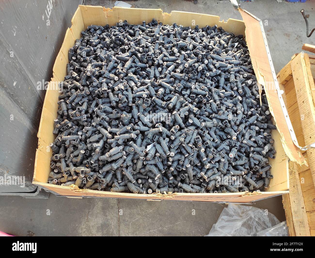 Cardboard bolts hi-res stock photography and images - Alamy