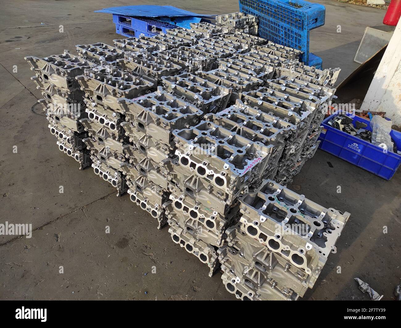 Pile of aluminum motor scrap Stock Photo - Alamy