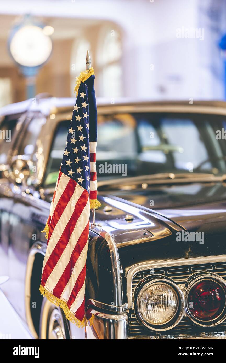 Automobile usa flag hi-res stock photography and images - Alamy