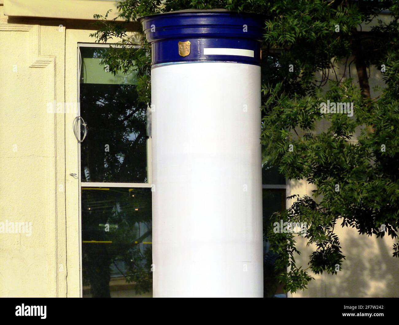 Cylindrical advertising column hi-res stock photography and images - Alamy
