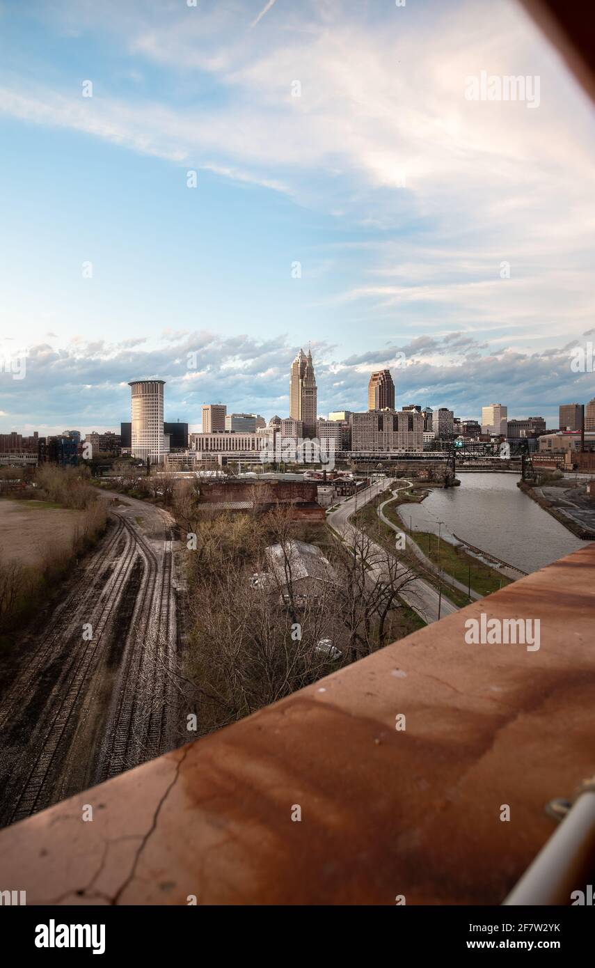 cleveland ohio skyline at sunset Stock Photo - Alamy