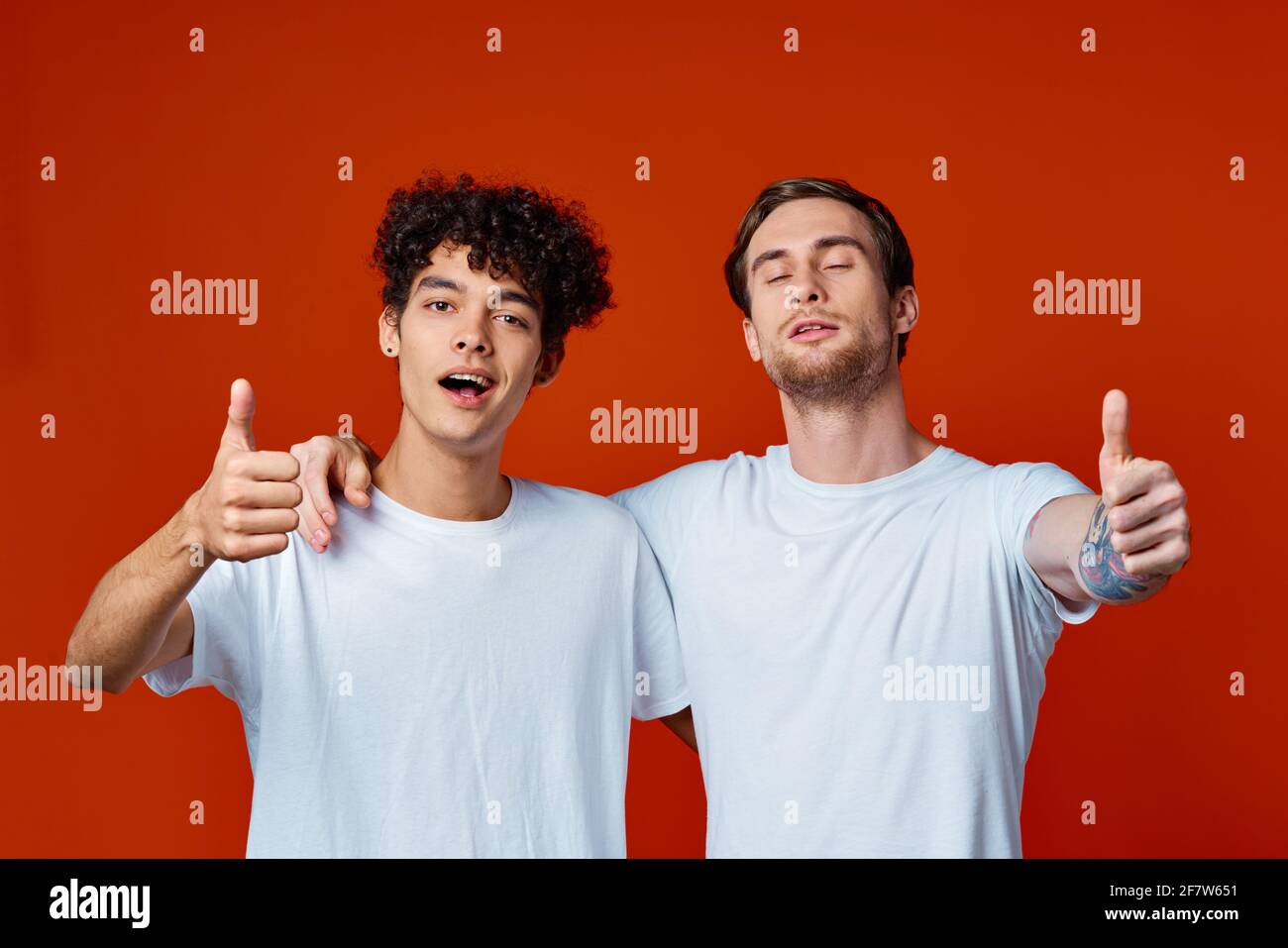 Two young men stand side hi-res stock photography and images - Alamy