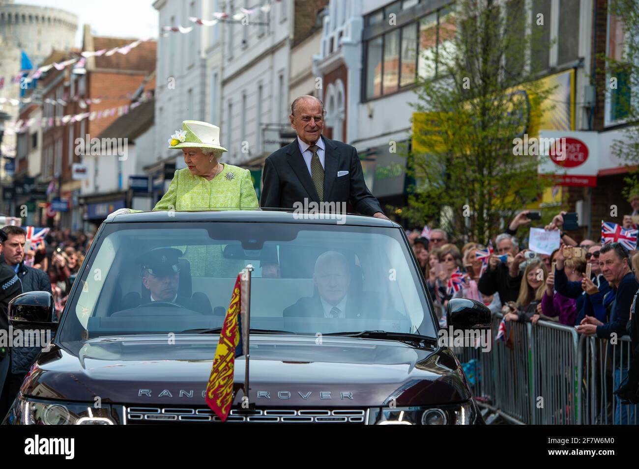 Prince philip green range rover hi-res stock photography and images - Alamy