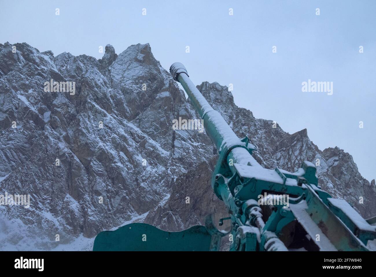 Avalanche gallery hi-res stock photography and images - Alamy