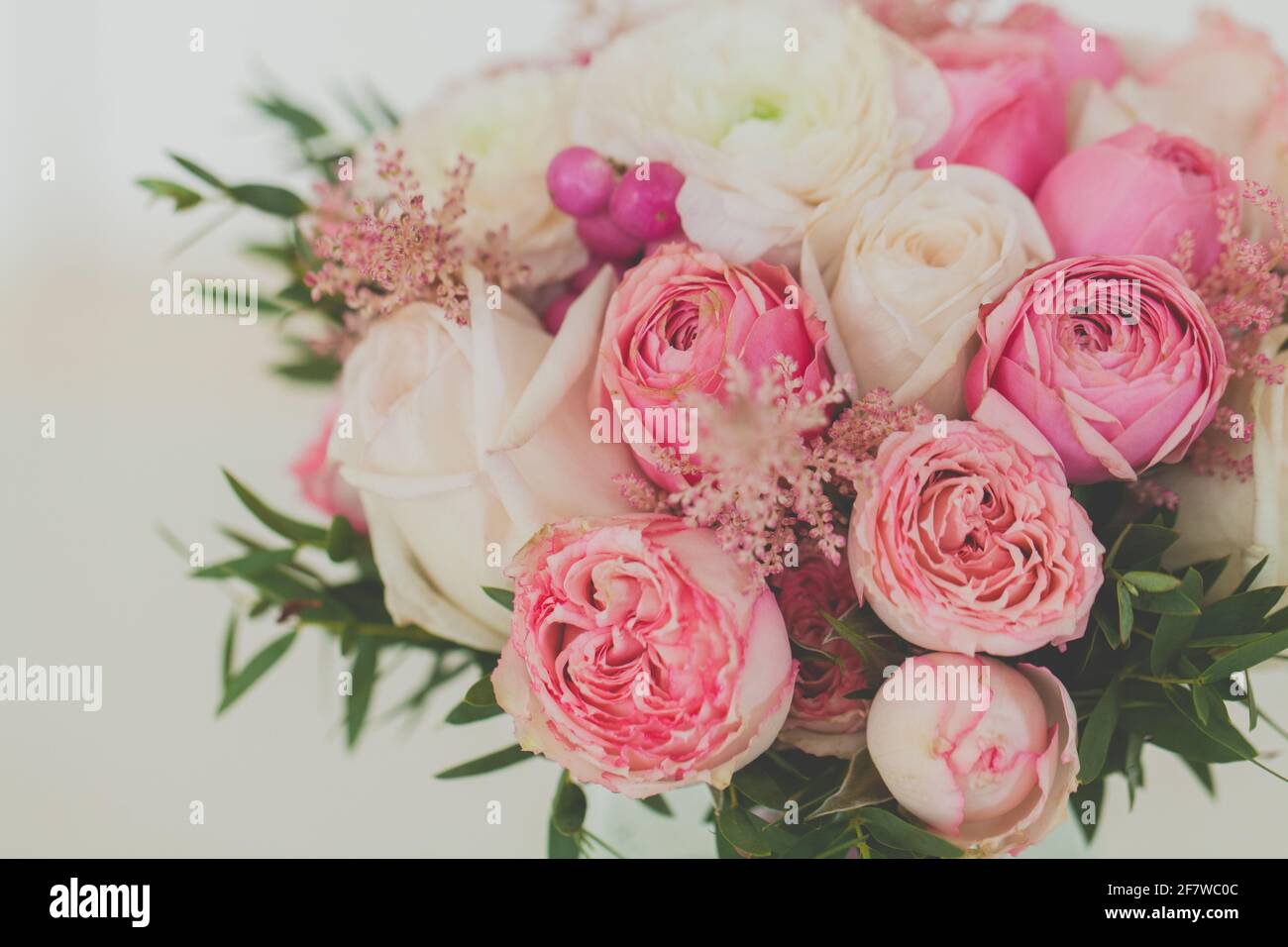 Roses and ranunculus flowers bouquet close up Stock Photo - Alamy
