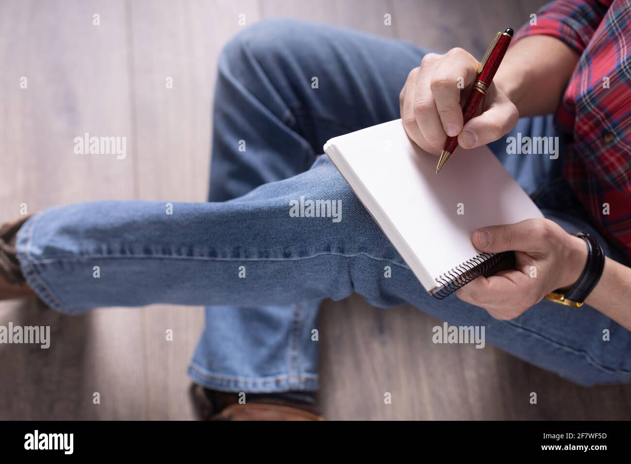 Man with pencil thinking hi-res stock photography and images - Alamy