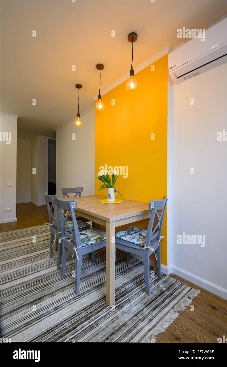 dining table in cozy well designed dining room Stock Photo - Alamy