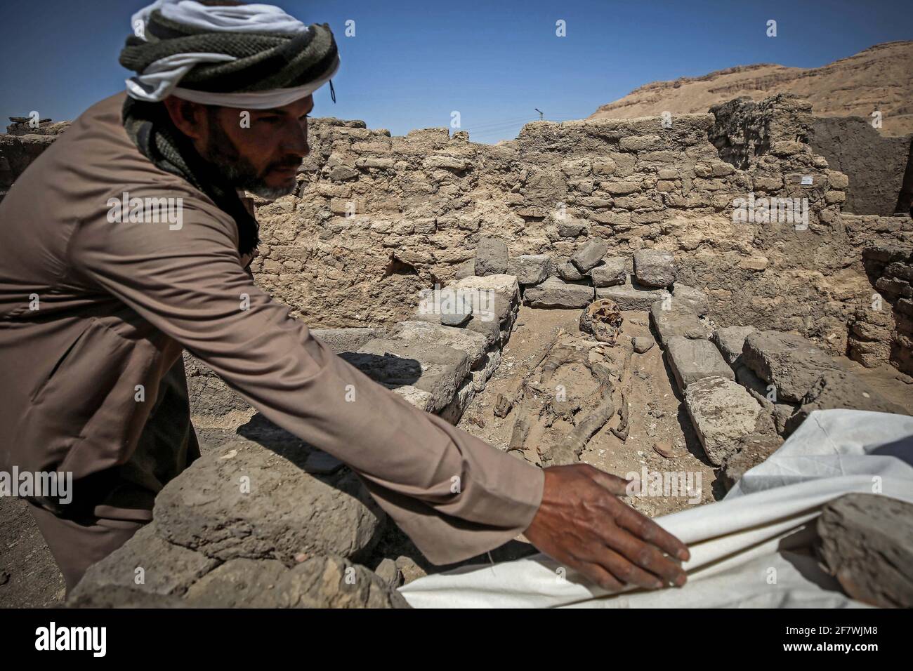 Archaeologist egypt technology hi-res stock photography and images - Alamy