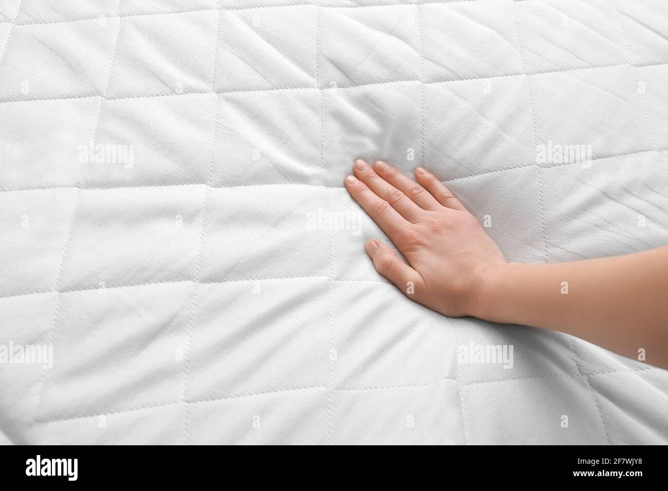 Hand clean bed mattress hi-res stock photography and images - Alamy