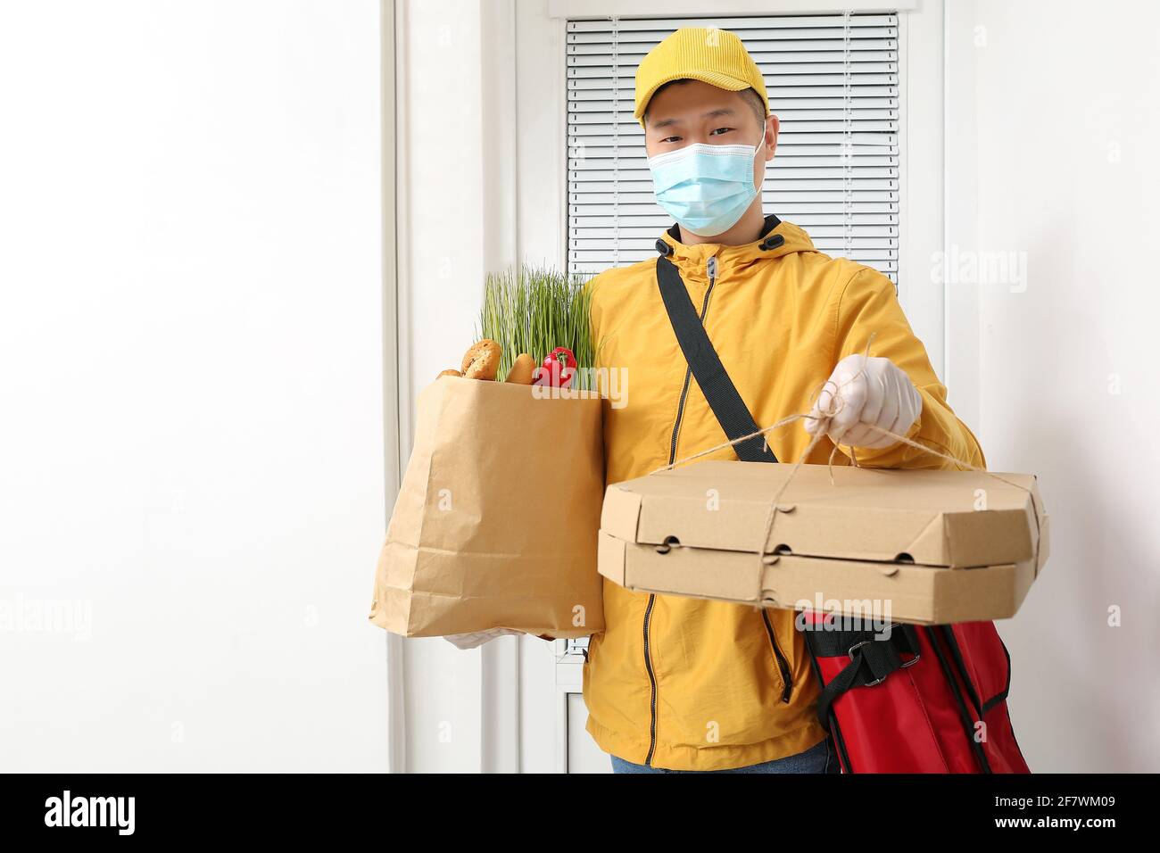 Courier of food delivery service near customer's door Stock Photo - Alamy
