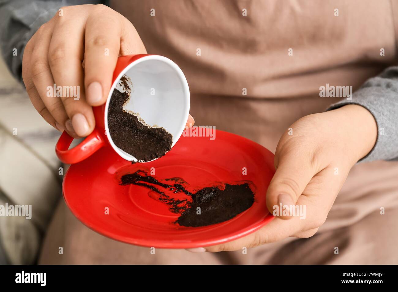 Spent coffee grounds hi-res stock photography and images - Alamy