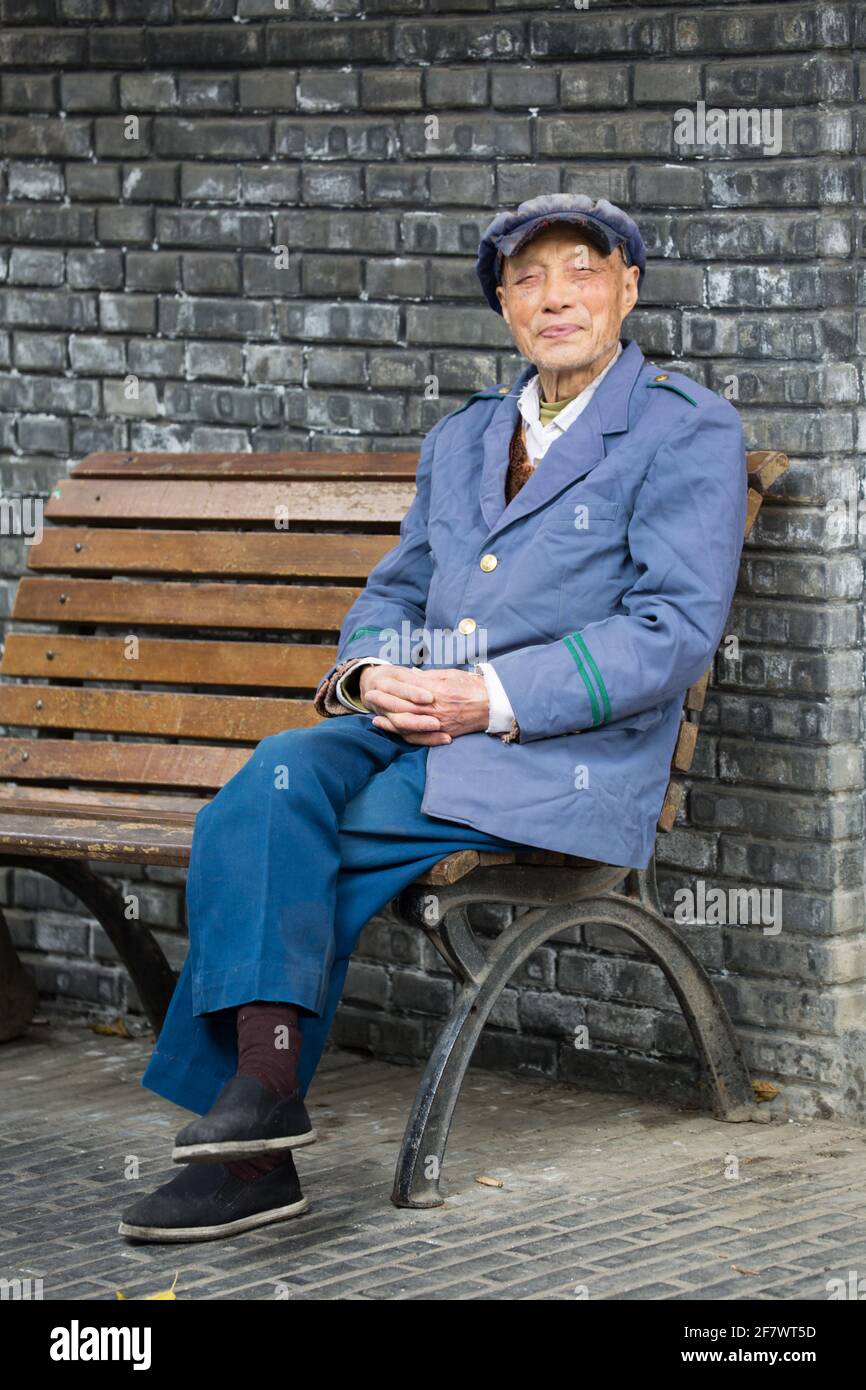An old gentleman relaxing in Spring in Chengdu, China Stock Photo - Alamy