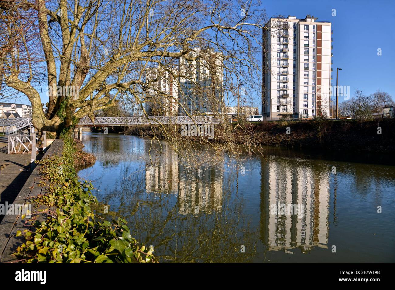 River blocks hi-res stock photography and images - Alamy