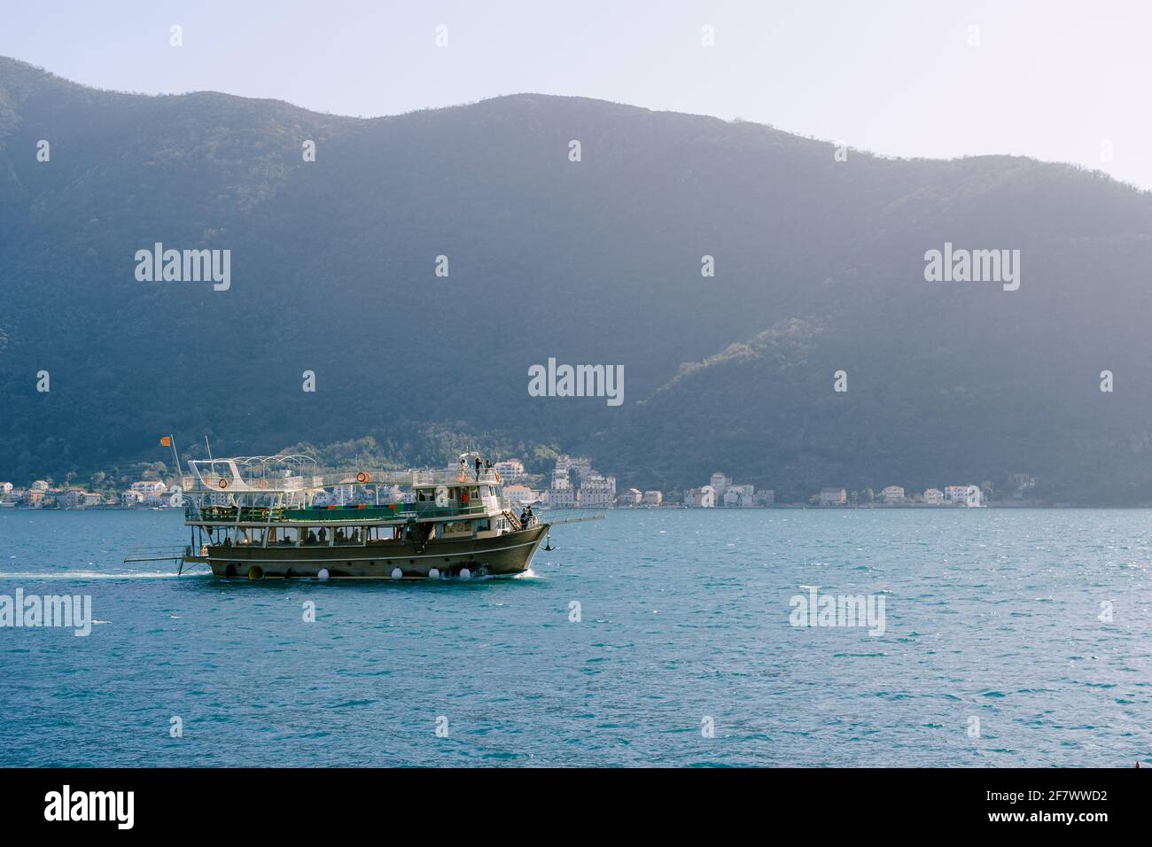 Double-deck ship with an observation deck and passengers on board Stock ...