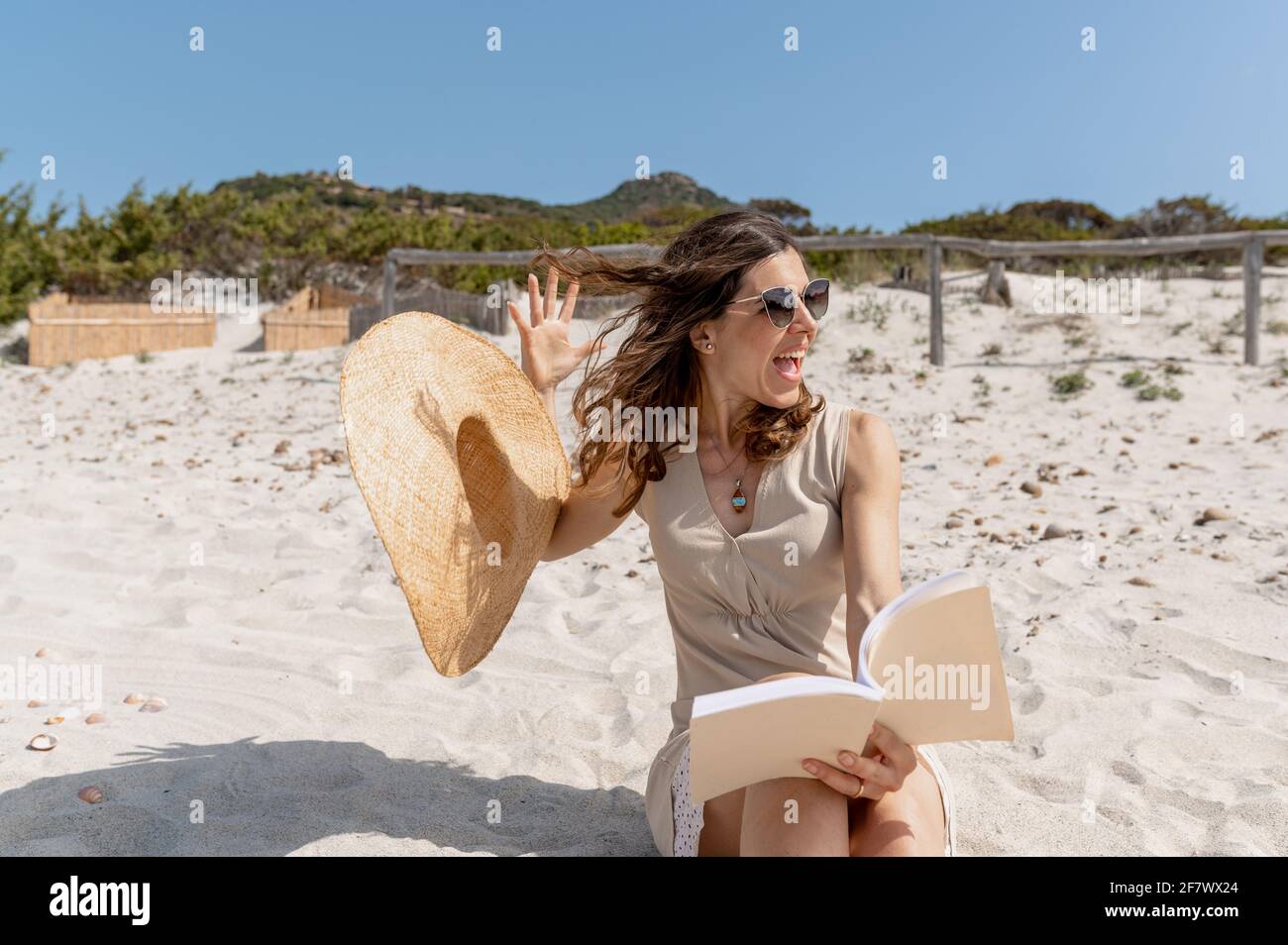 Wind gust woman hi-res stock photography and images - Alamy